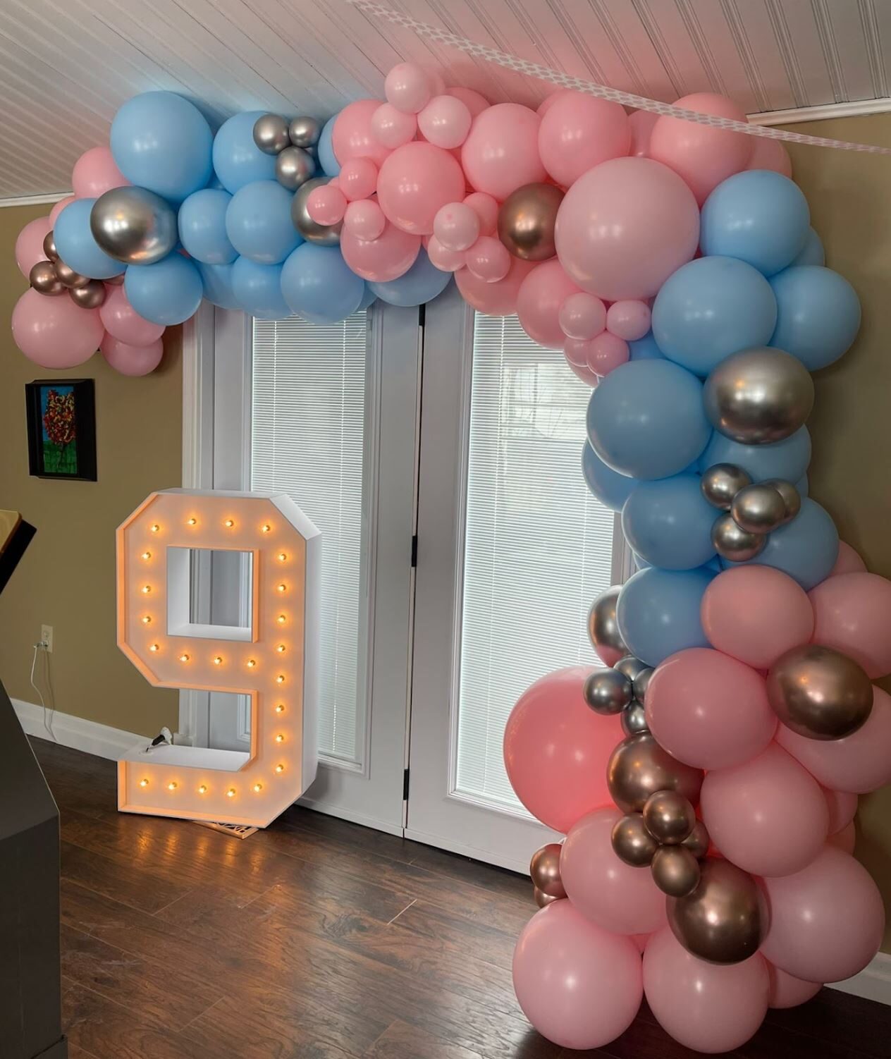 Balloon Delivery Hamilton | Balloon Decor Service