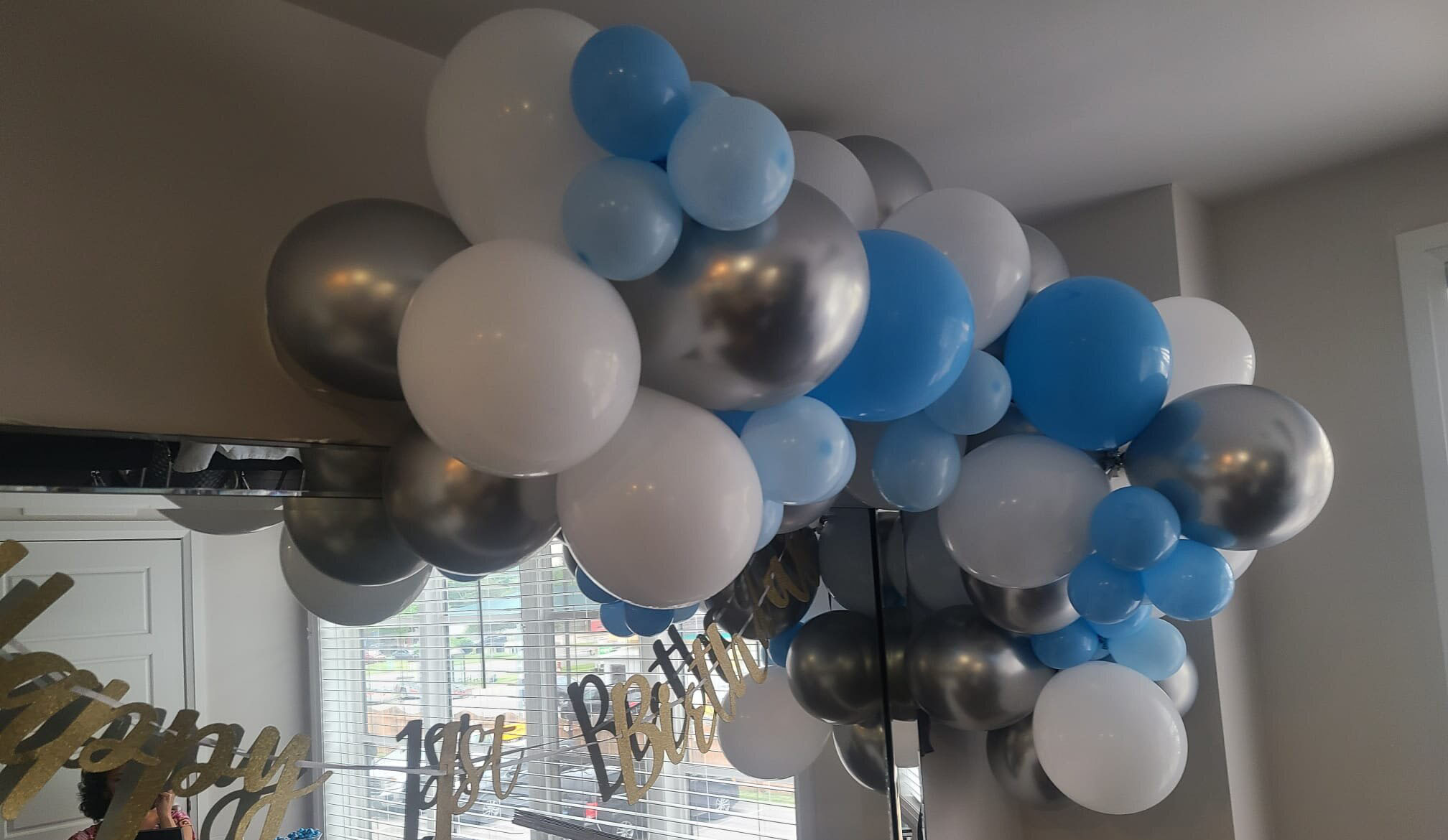 Balloon Delivery North York | Balloon Decor North York | Balloon Decor Service